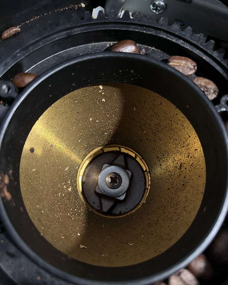 Coffee grinder - grinding mechanism in comparison: conical grinder vs ...